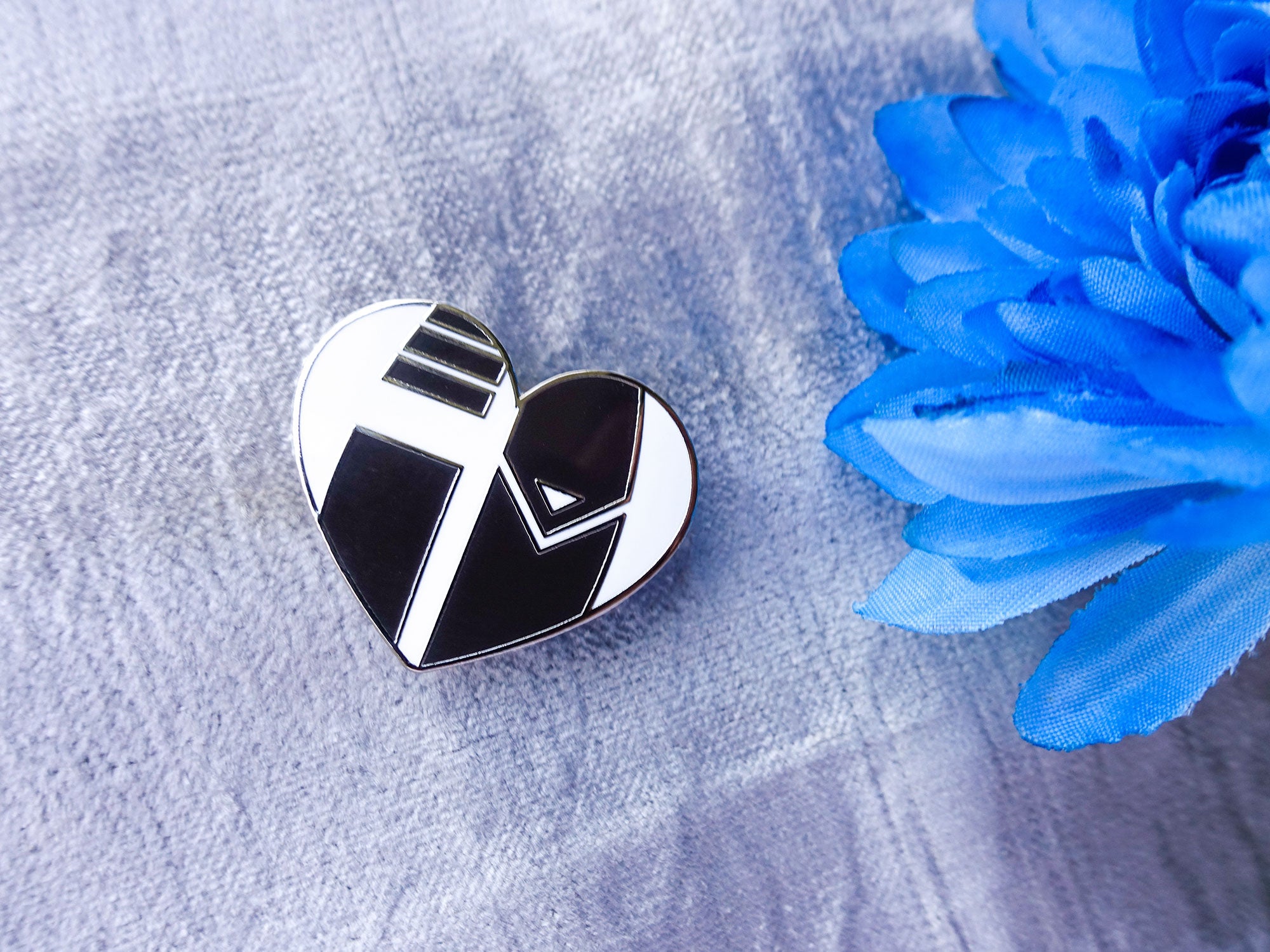 A Hunter's Vanguard Dare Heart Pin – StormWhisper Shop